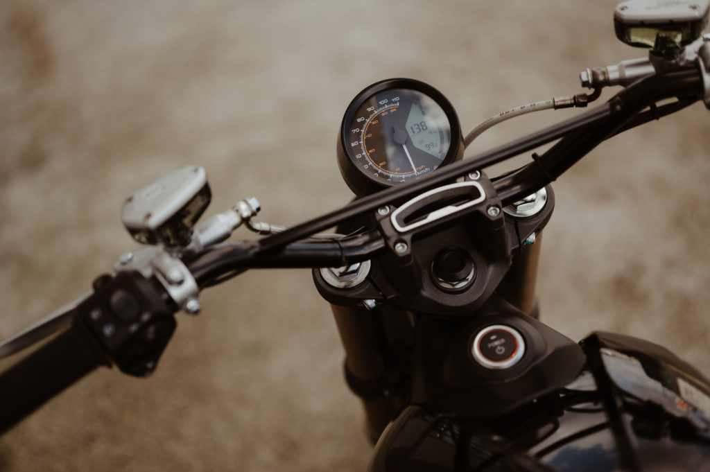 La SUPER SOCO TC MAX Custom du garage Super Volt ! | 4h10