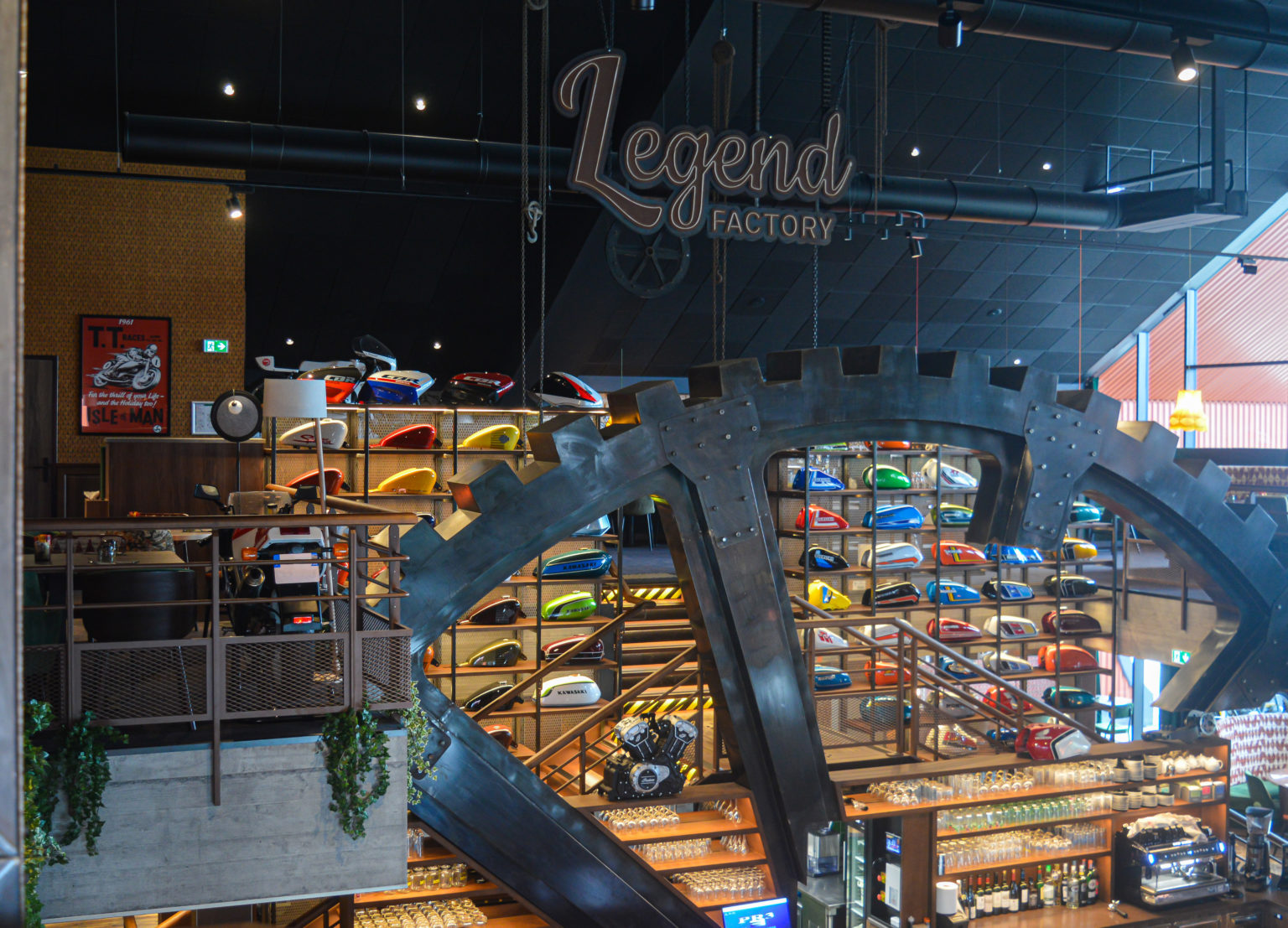 LEGEND FACTORY : The place to eat ! | 4h10