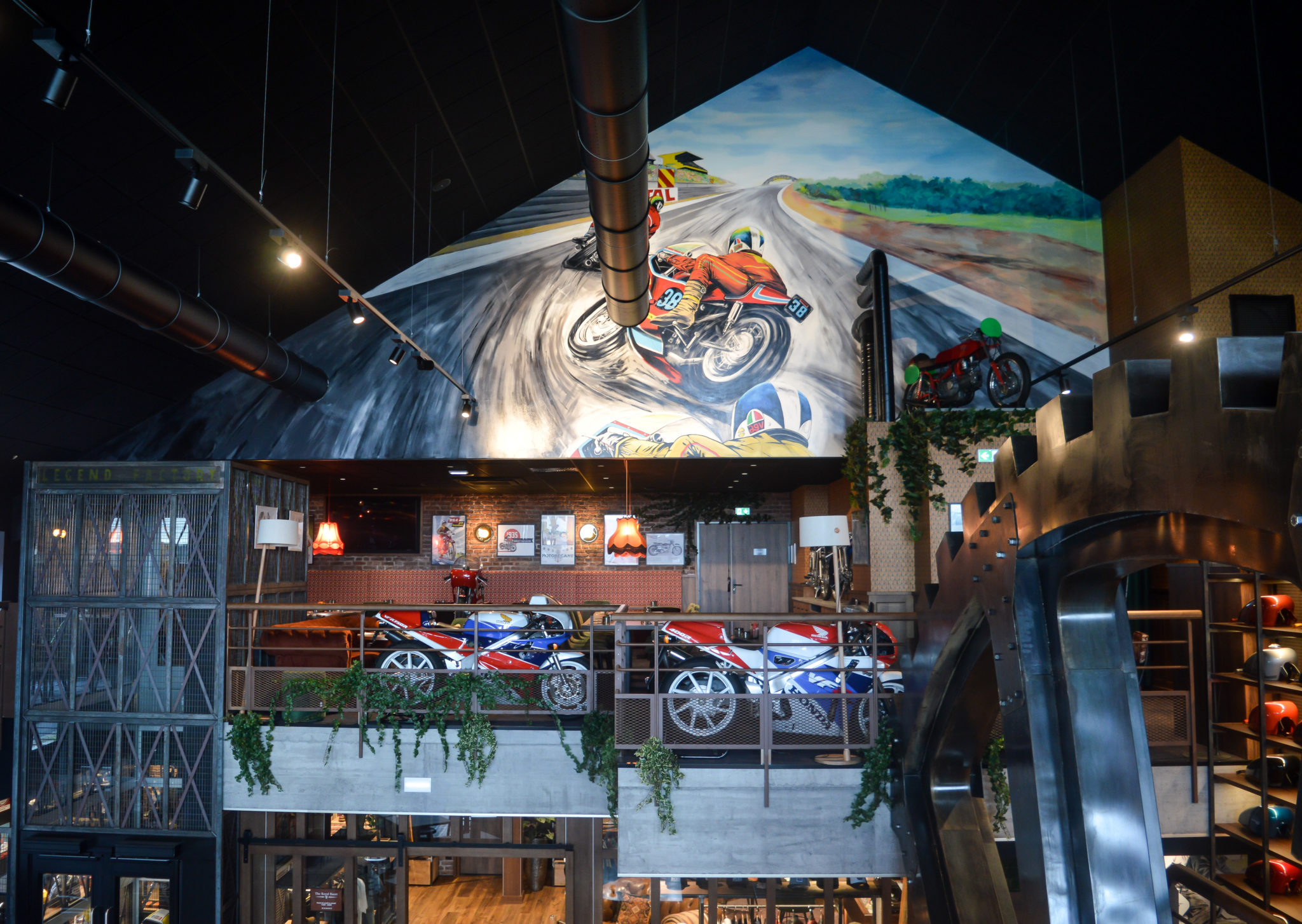 LEGEND FACTORY : The place to eat ! | 4h10