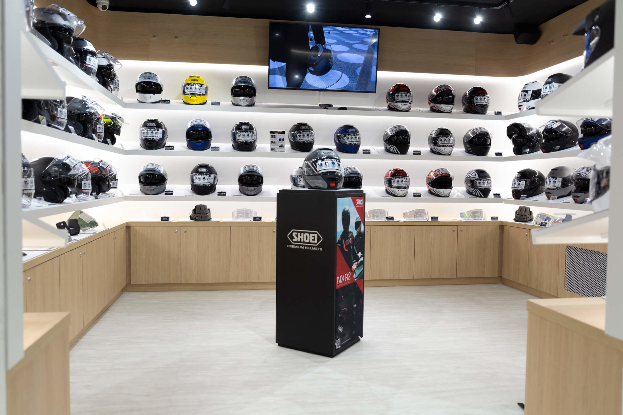 Shoei ouvre la SHOEI Gallery Paris ! | 4h10